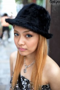 Tokyo Fashion Trend: Fur Boots, Furry Leg Warmers – Tokyo Fashion