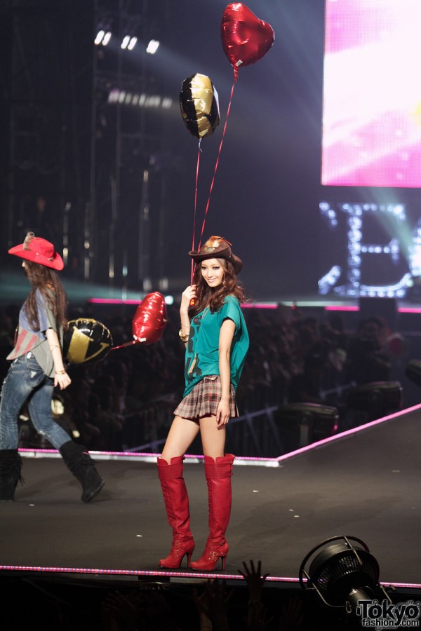 Cecil McBee at Tokyo Girls Collection – Tokyo Fashion