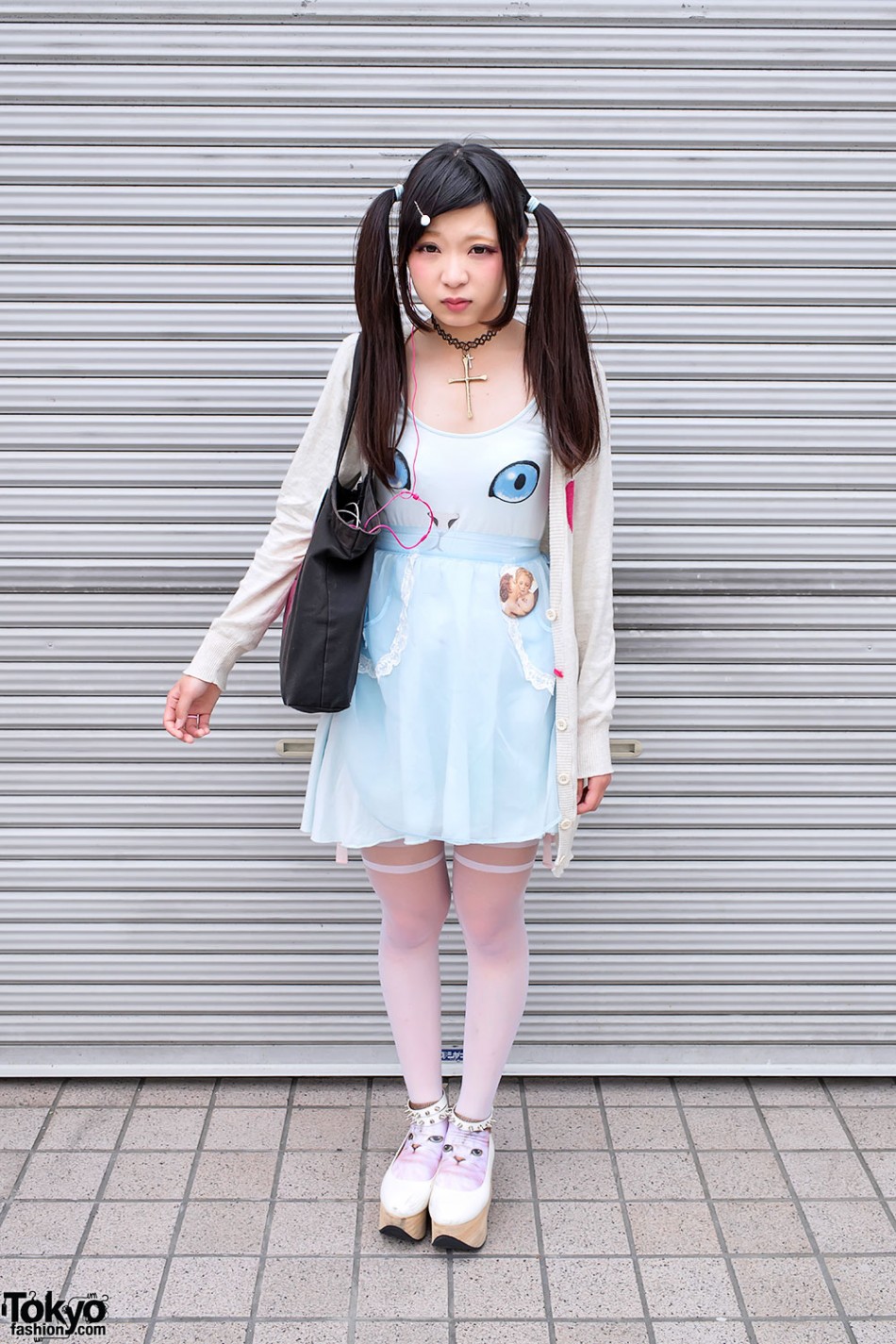 Twintail Hairstyle, Cute Cats & Rocking Horse Shoes in Harajuku – Tokyo ...