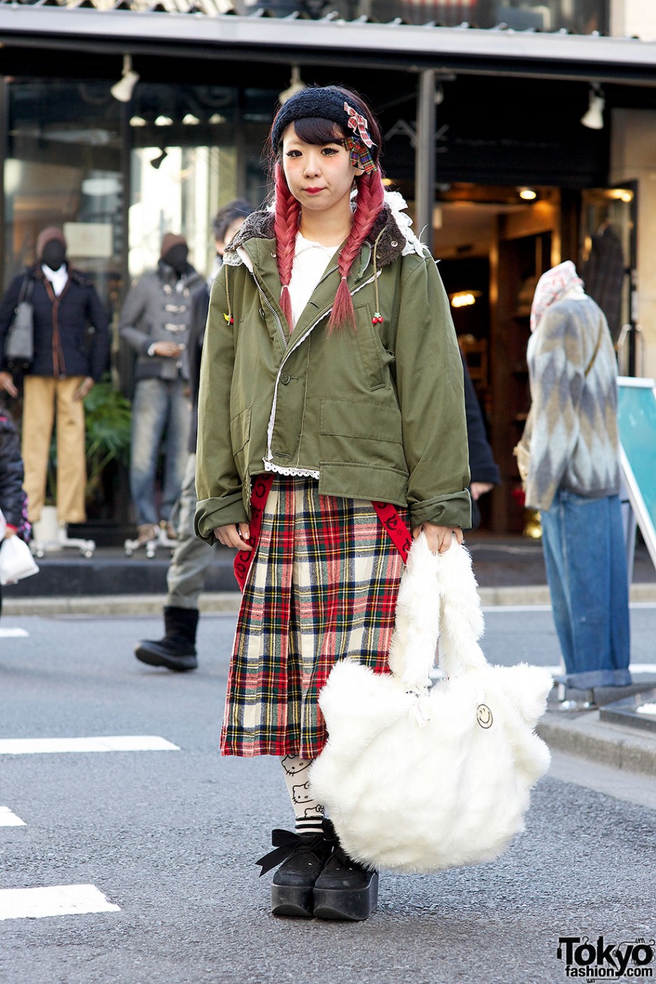 Ririan in Harajuku w/ Pink Braids, Himitsu Kessya & Hello Kitty – Tokyo ...