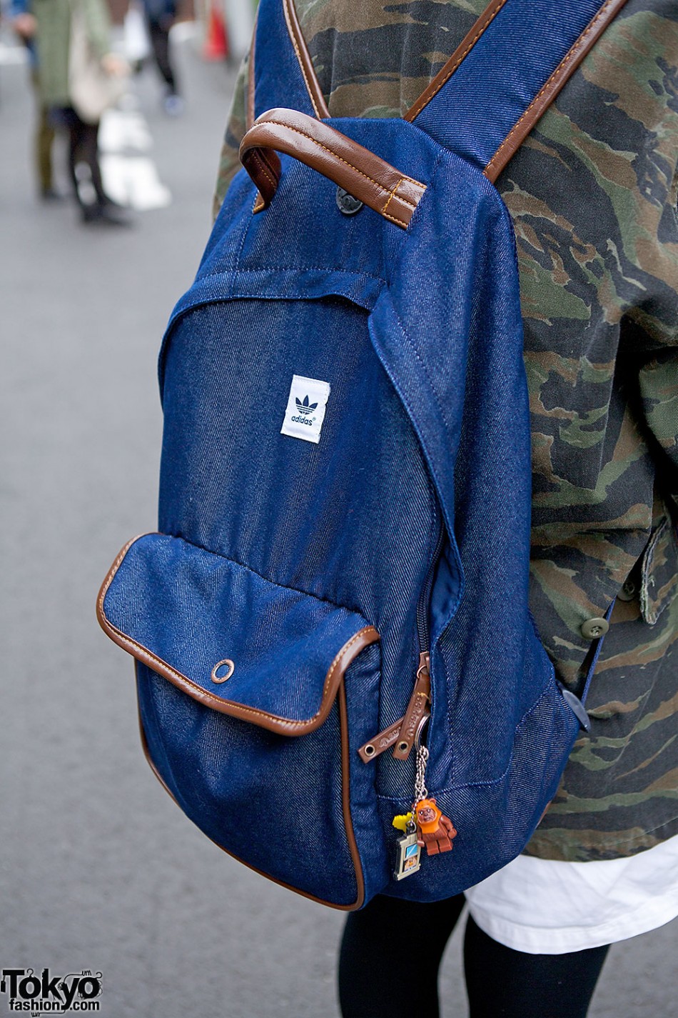 Harajuku Girls w/ Military Jackets, Caps & Backpacks – Tokyo Fashion