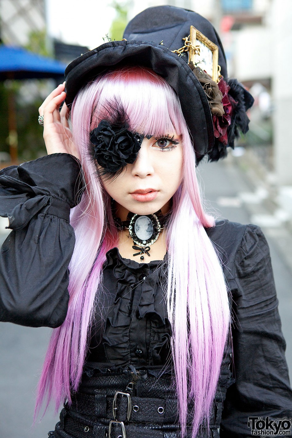 Striking Harajuku Gothic Style w/ Pink Hair, Eye Patch, Corset ...