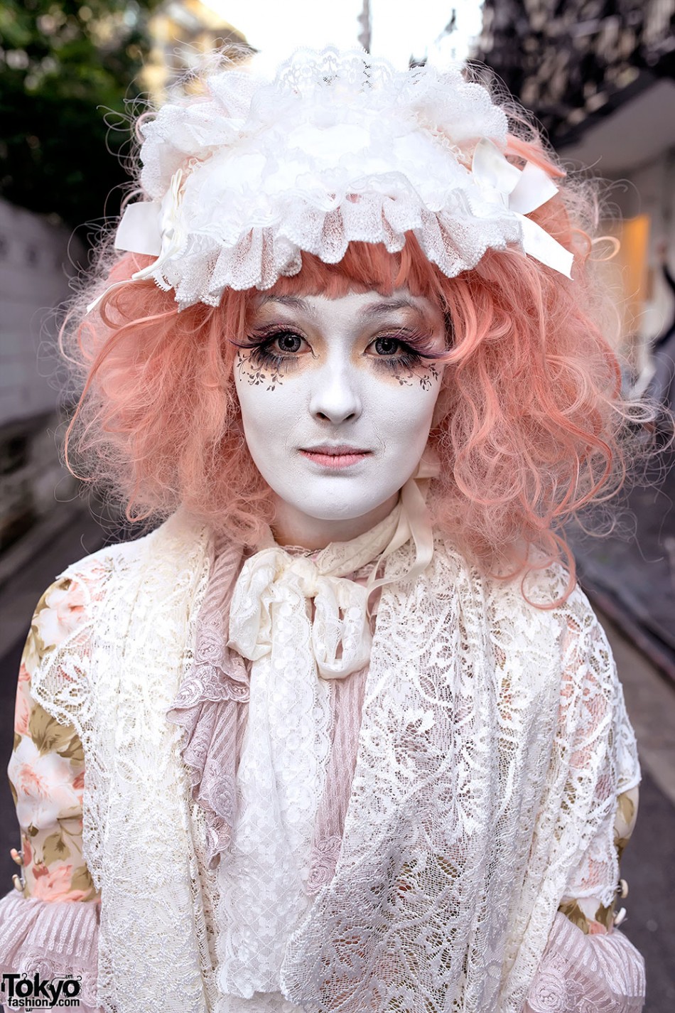 Shironuri Artist Minori & Her Pink-Haired Shironuri Friend in Harajuku ...