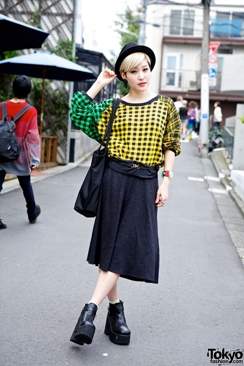 Japanese Fashion Blogger in Checkered Top, Midi Skirt & Pin Nap Ankle ...