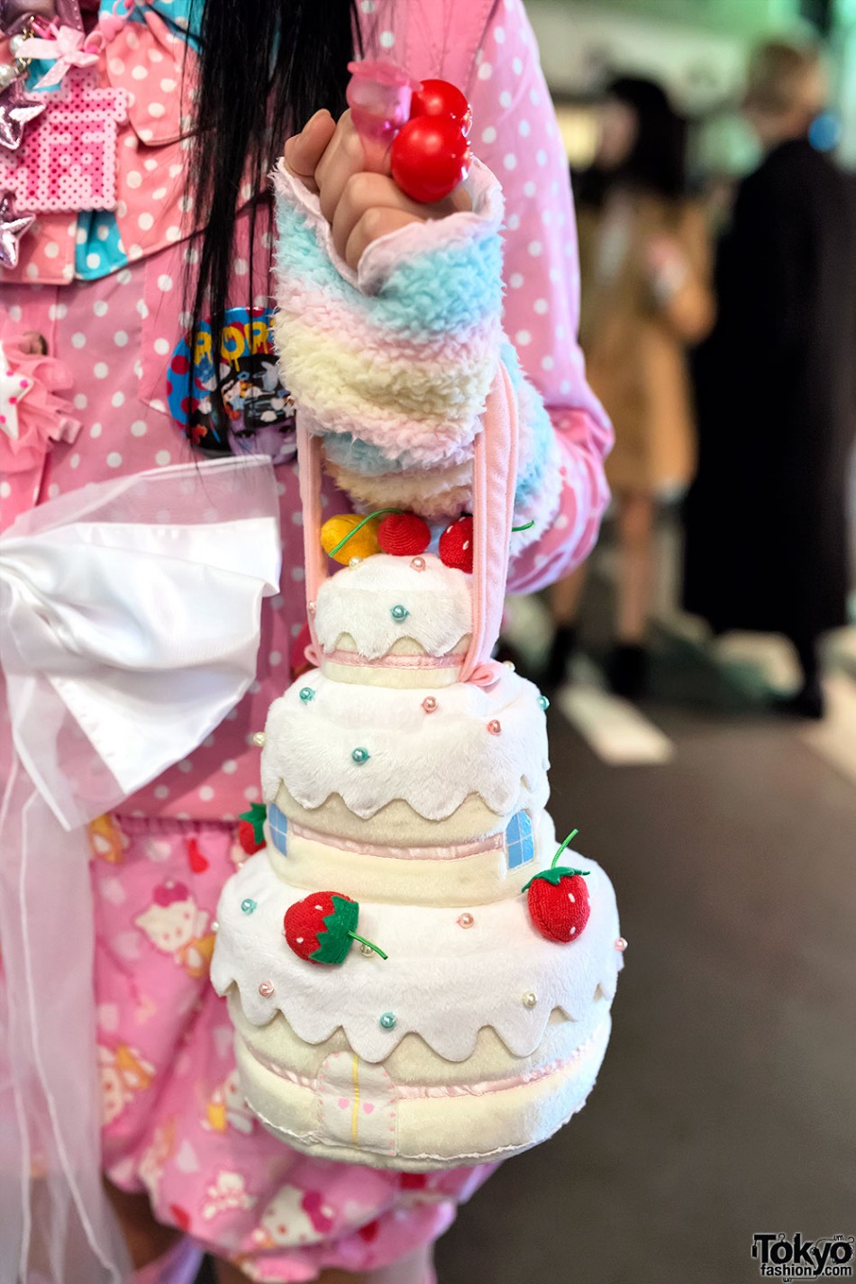 Harajuku Decora Girls w/ Tiaras, Hello Kitty, Care Bears & 6%DOKIDOKI ...