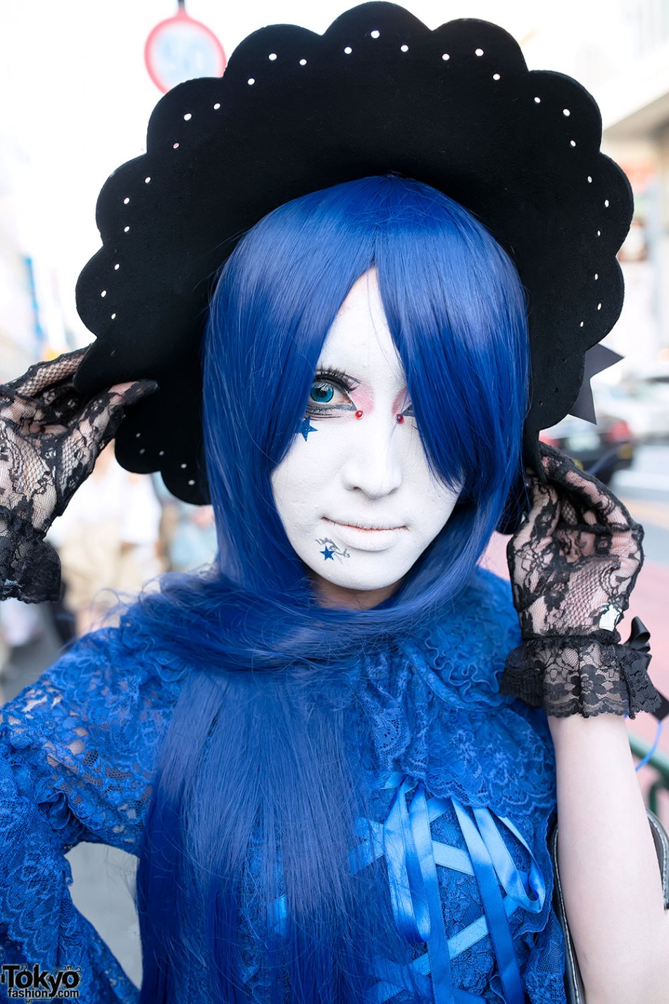 Blue Hair & Shironuri Makeup – Tokyo Fashion