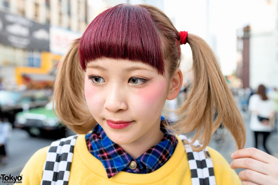 Red Bangs & Twin Tails w/ Tweety Sweatshirt & Spinns Skirt in Harajuku ...
