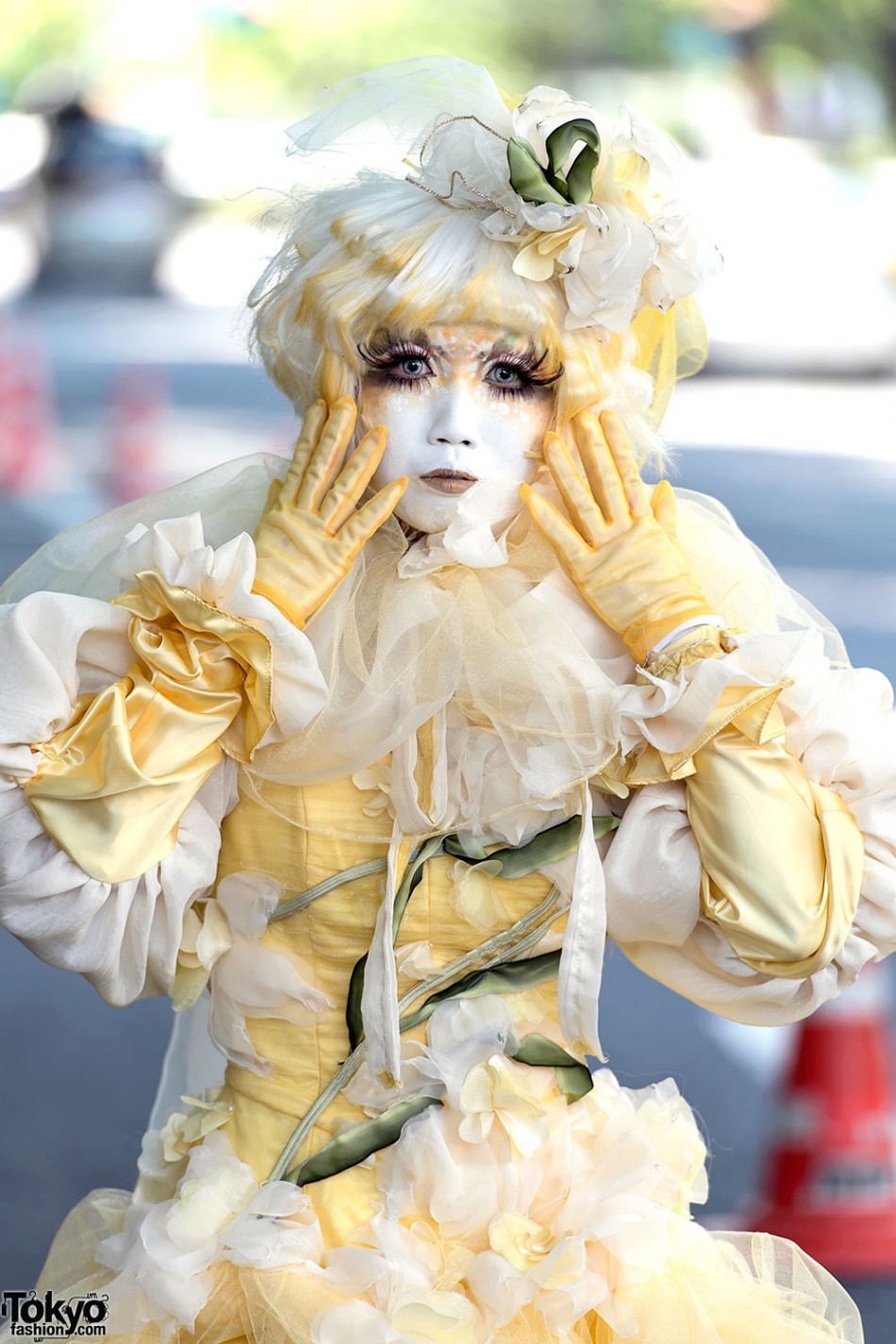 Shironuri Minori in Harajuku Wearing Yellow Dress w/ Flowers & Vines ...