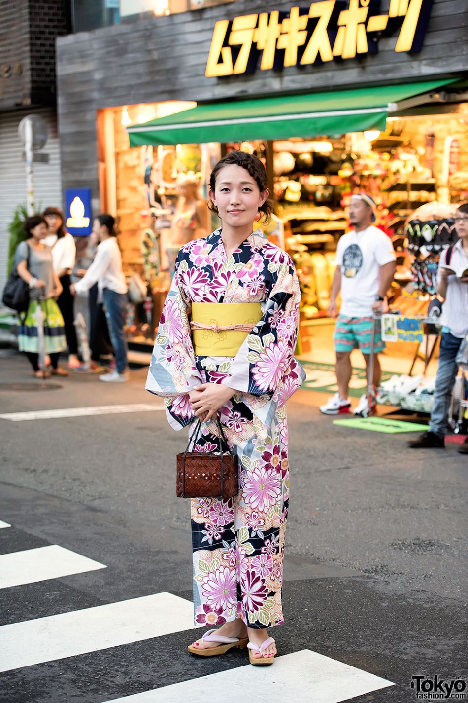 Japanese Yukata Pictures in Harajuku at Jingu Gaien Fireworks Festival – Tokyo Fashion