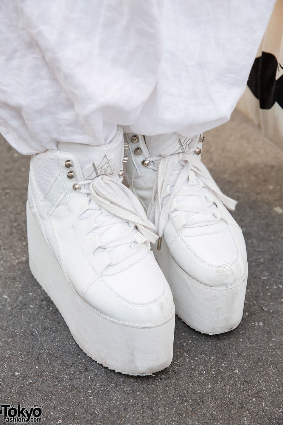 White YRU Platforms – Tokyo Fashion