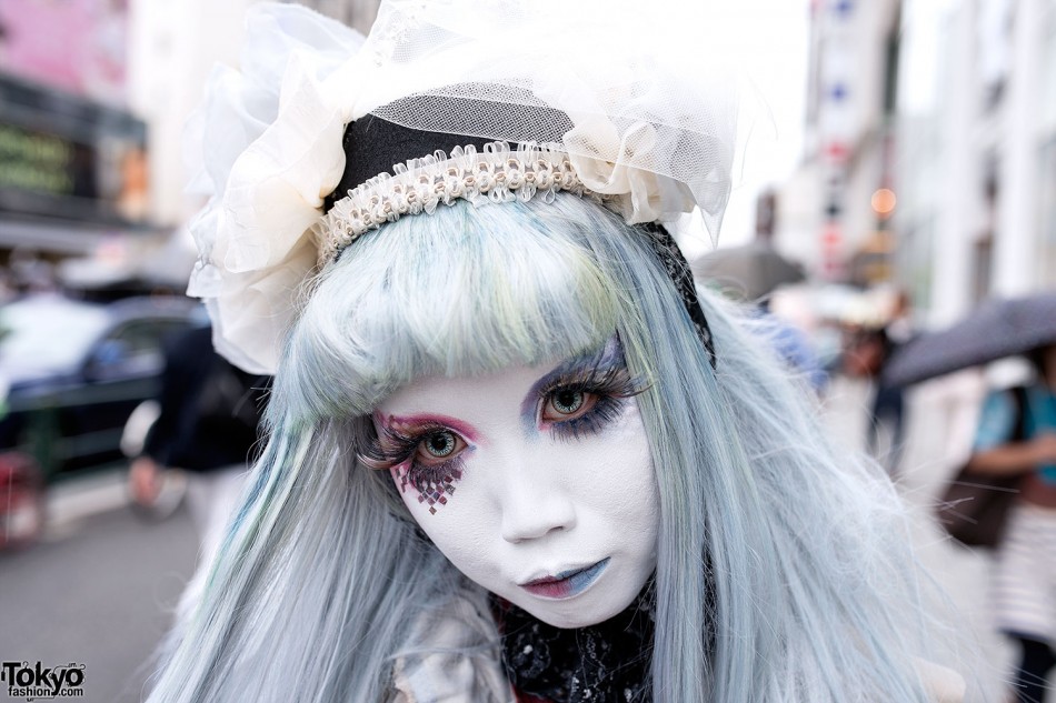 Shironuri Minori in Harajuku w/ Blue & Red Eye Makeup, Lace & Vintage ...