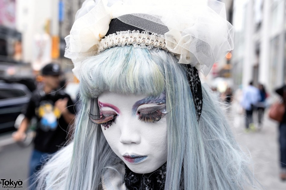 Shironuri Minori in Harajuku w/ Blue & Red Eye Makeup, Lace & Vintage ...