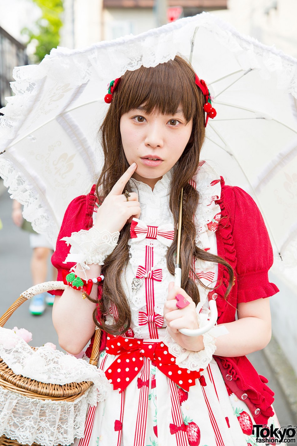 Harajuku Lolita in Berry-Themed Look w/ Angelic Pretty, Innocent World ...
