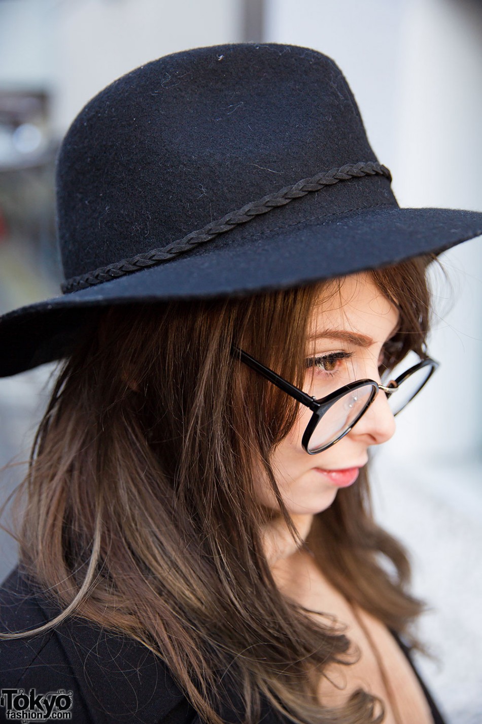 Yuriko Tiger in Harajuku w/ Black Coat, Mecury Duo & Samantha Thavasa ...