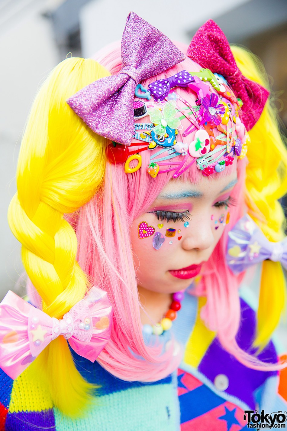 Harajuku Decora w/ Spinns Cape, Kinji Ruffle Skirt, Hello Kitty Bag ...