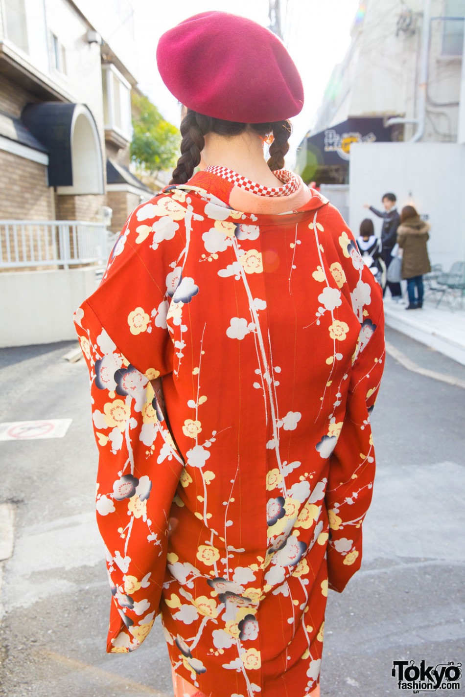 Chic Vintage Kimono Street Fashion in Harajuku – Tokyo Fashion
