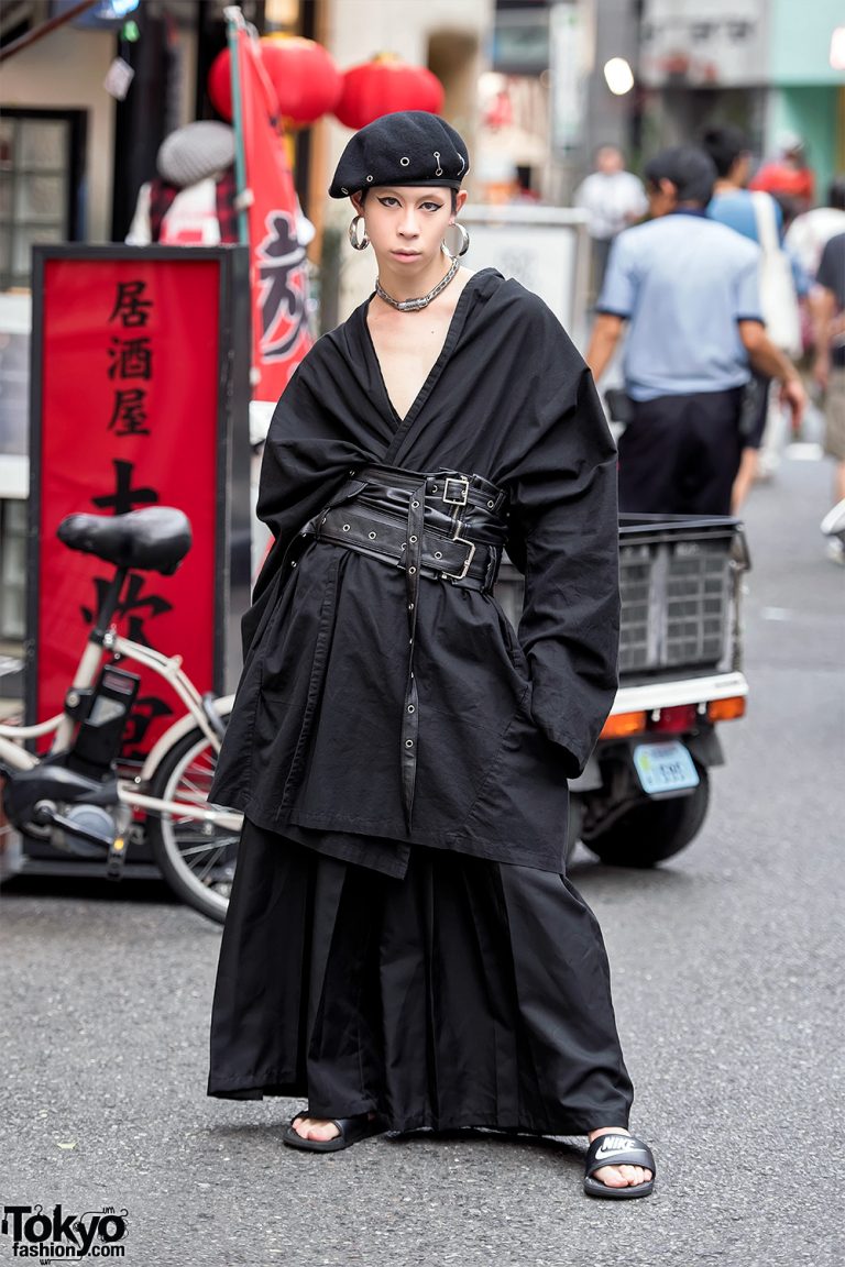 Japanese Fashion Designer w/ Gothic Kimono & Corset Street Style in ...