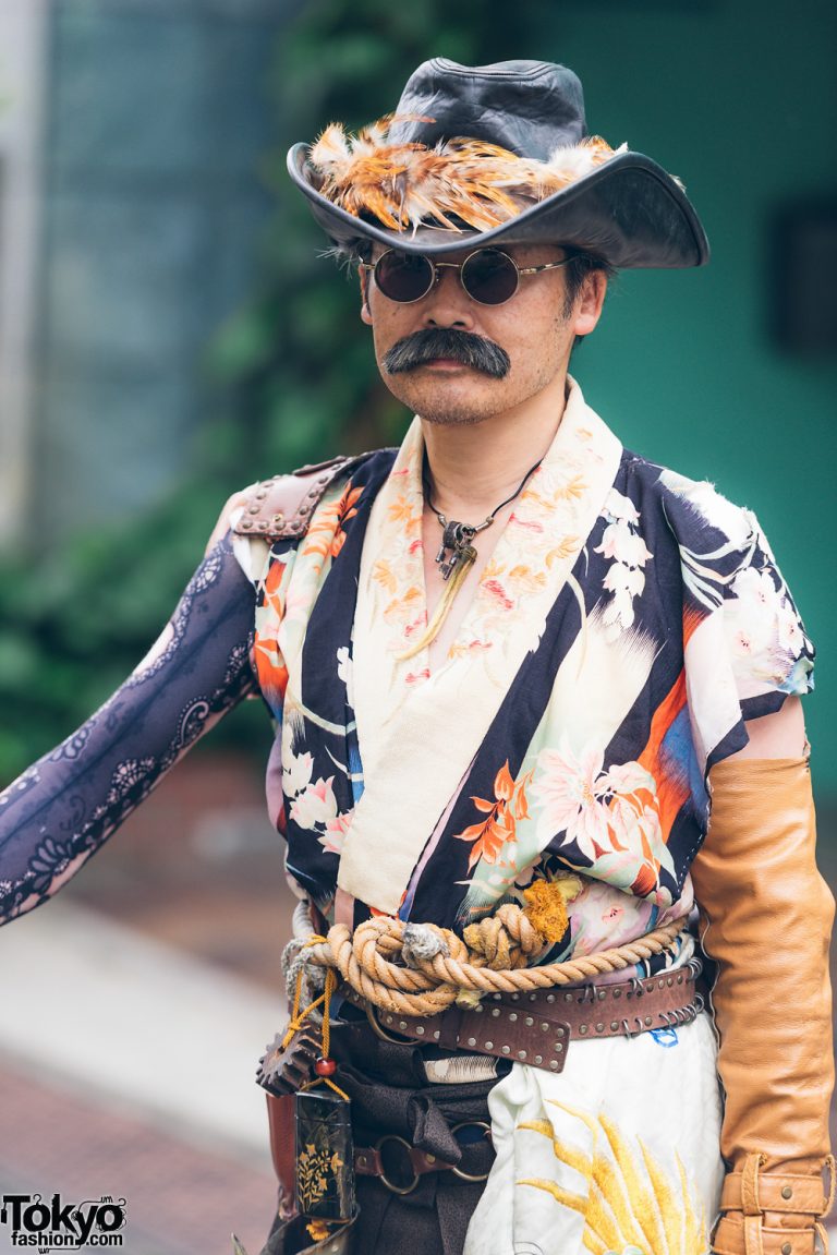 Japanese Steampunk Street Fashion w/ Embroidered Kimono, Geta Sandals ...