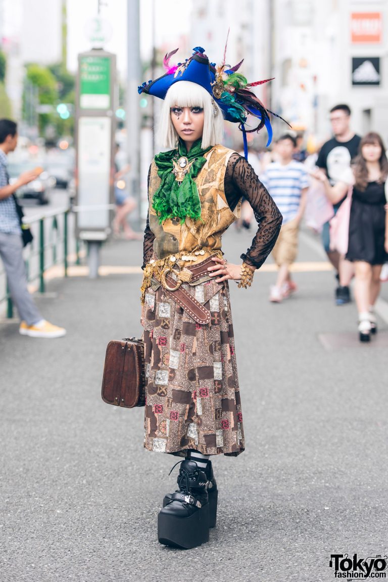 Japanese Steampunk Street Style w/ Pirate Hat, Antique Accessories ...