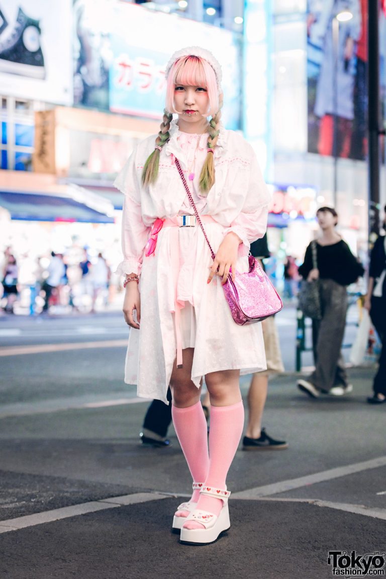Harajuku Girl in Cute Pink Fashion Style w/ Kinji, Spinns & Disney ...