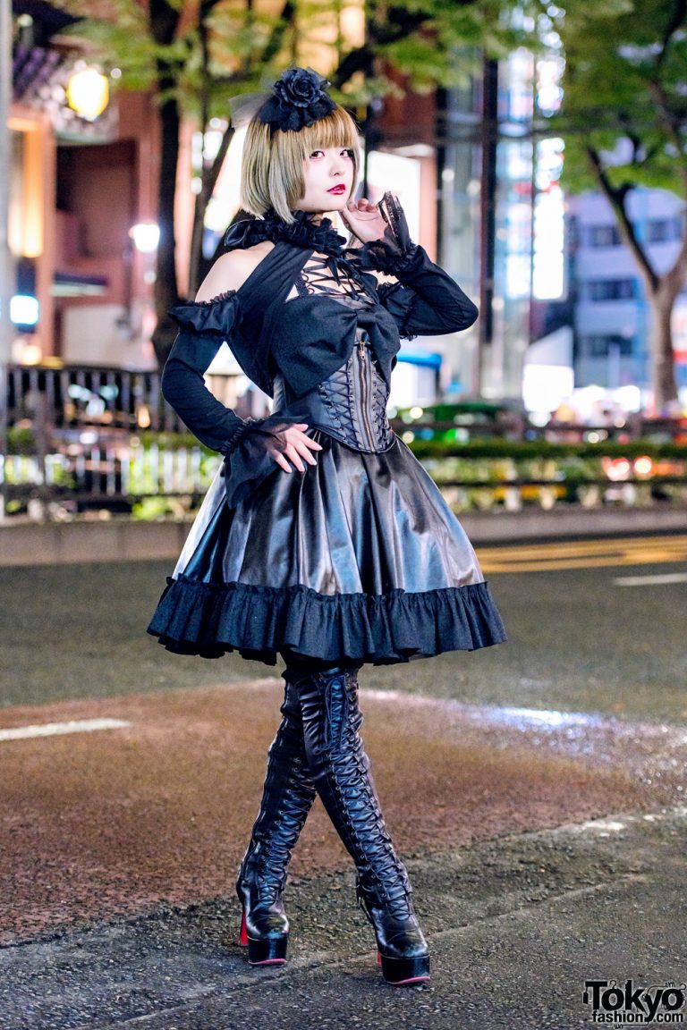 Japanese Gothic Lolita Street Style in Harajuku w/ MR Corset, Na+H ...