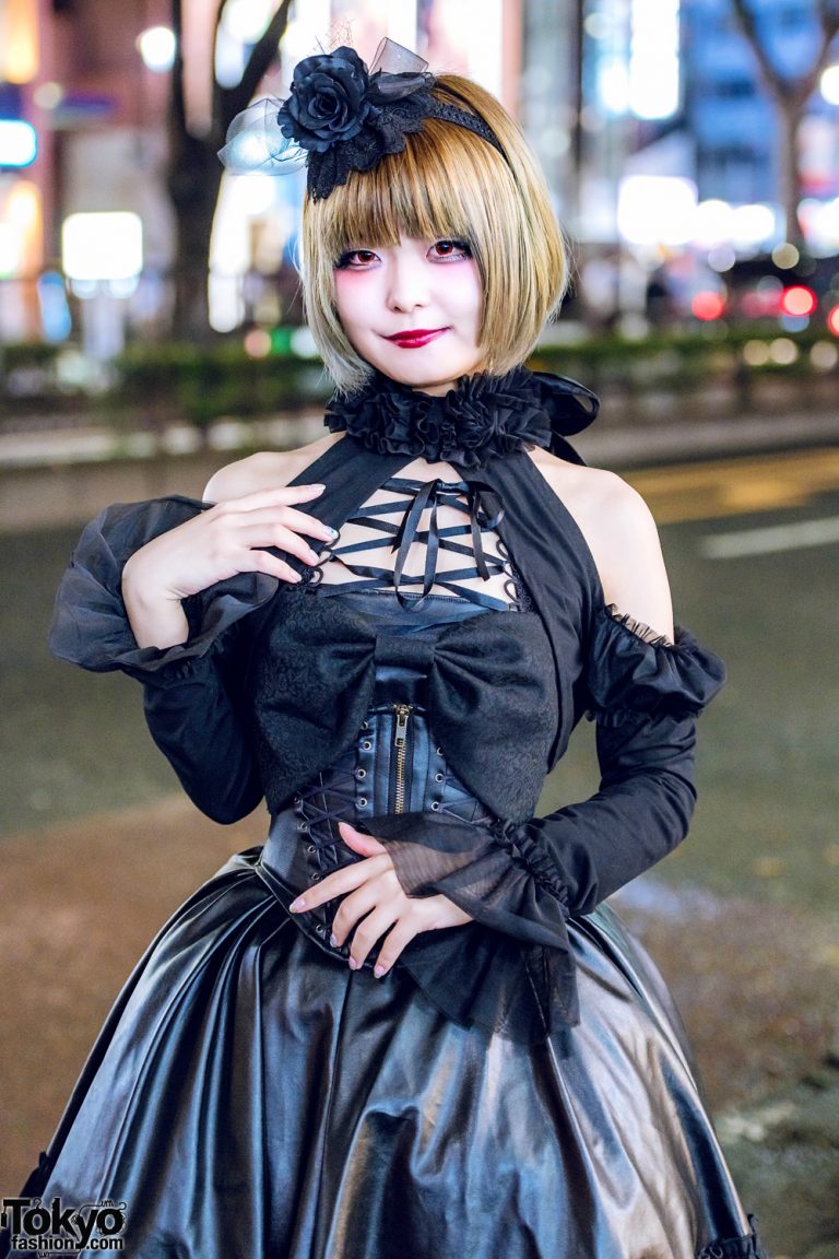 Japanese Gothic Lolita Street Style in Harajuku w/ MR Corset, Na+H ...