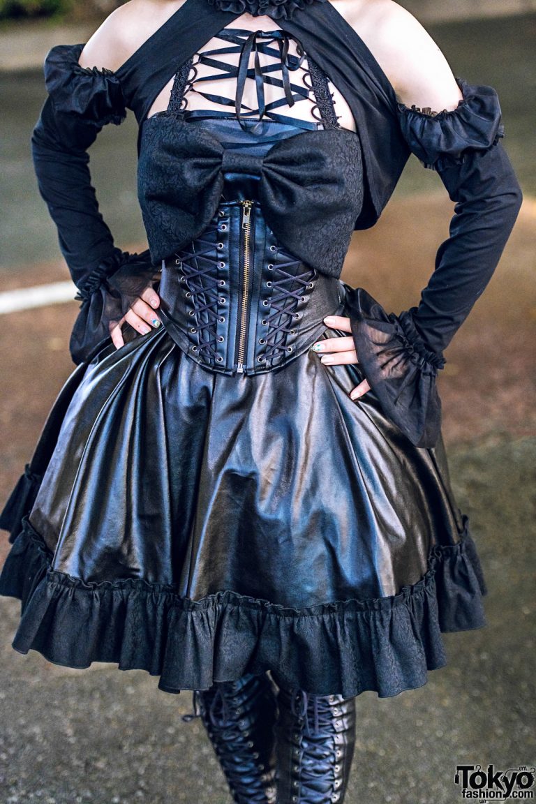 Japanese Gothic Lolita Street Style in Harajuku w/ MR Corset, Na+H ...