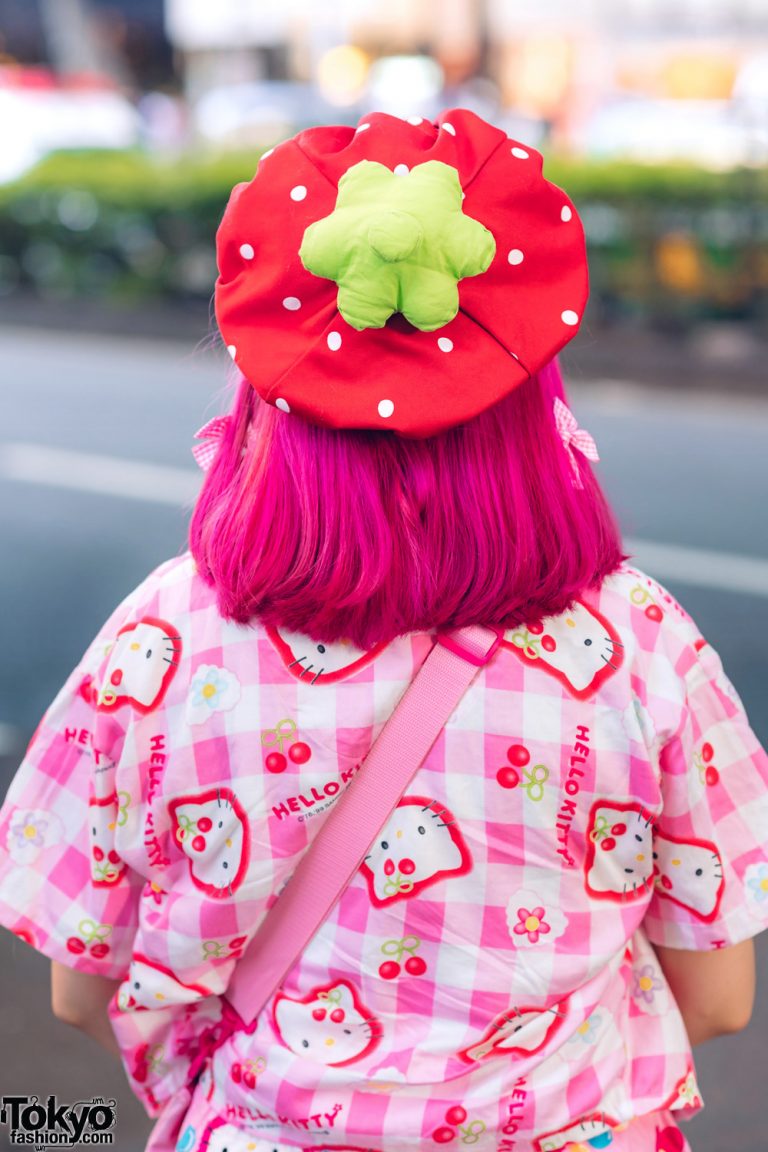 Hello Kitty Harajuku Street Style w/ Strawberry Beret, Pink Hair, Kiki2 ...