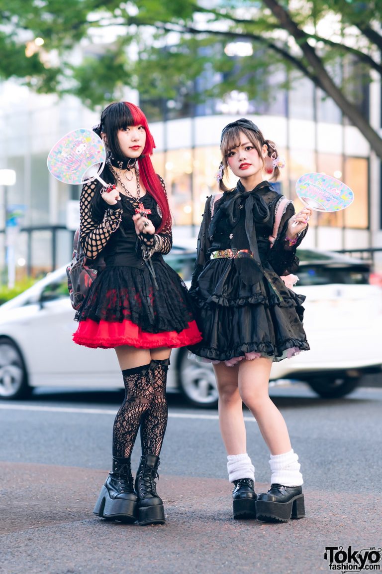 Gothic Harajuku Street Styles w/ Two-Tone Hair, Corset Belt ...
