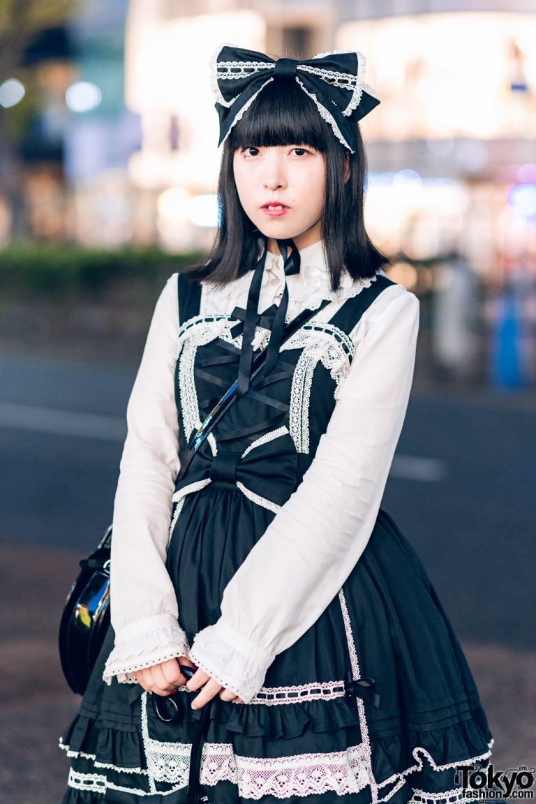 Japanese Goth Style vs Gothic Lolita w/ Two Tone Twin Tails, Kuuai ...