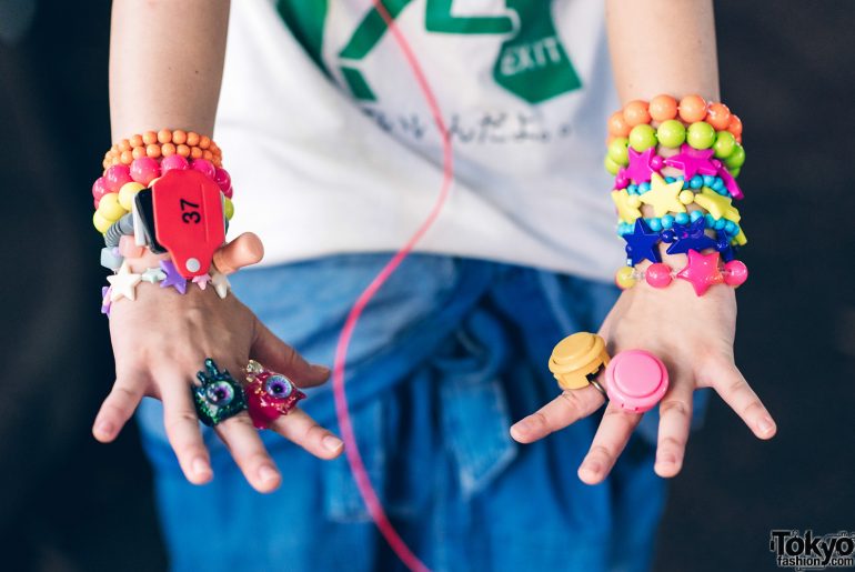 Japanese All White & Decora Streetwear Styles w/ Goggles, Decora Hair ...