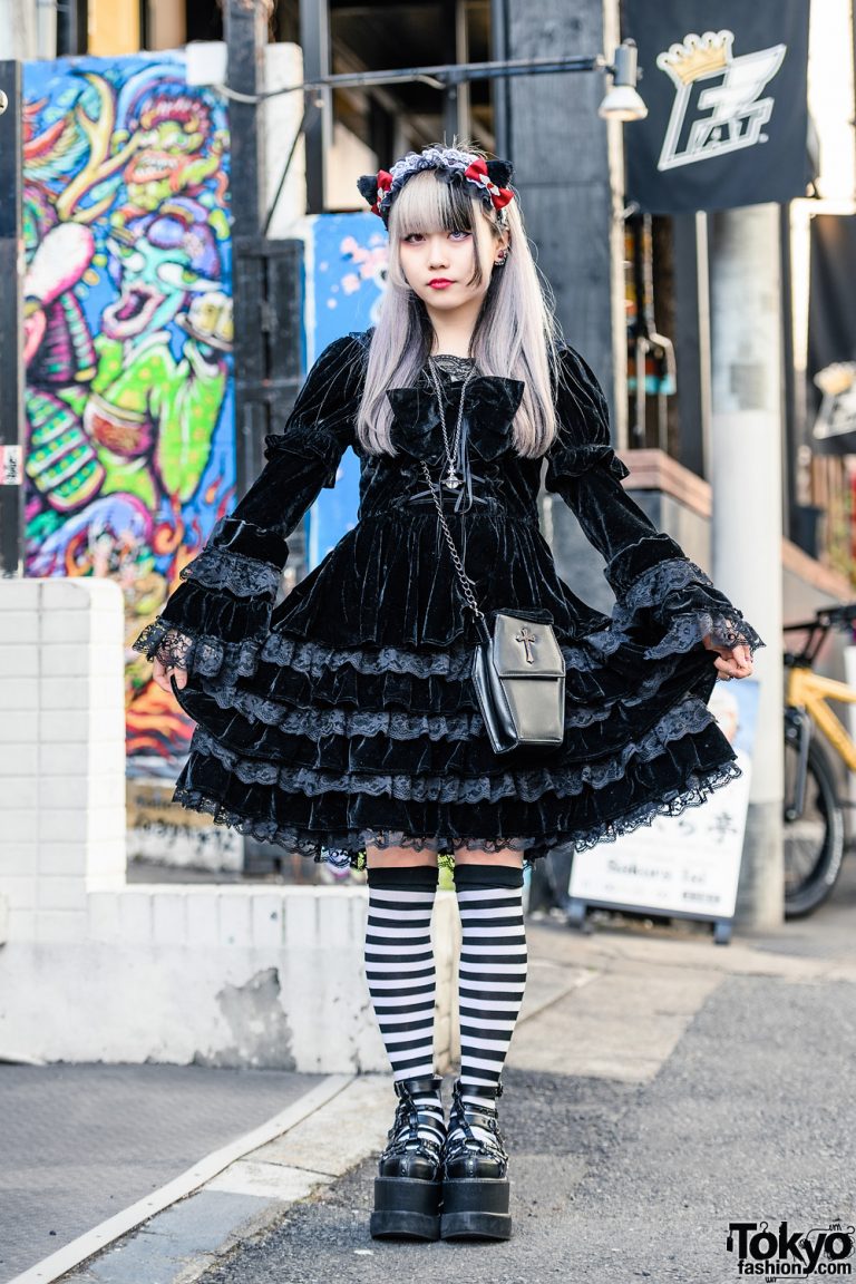 Japanese Pop Idol’s Gothic Lolita Style w/ Cat Ears Headdress, Vivienne ...