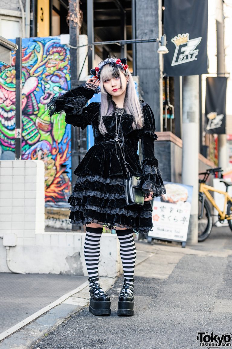 Japanese Pop Idol’s Gothic Lolita Style w/ Cat Ears Headdress, Vivienne ...