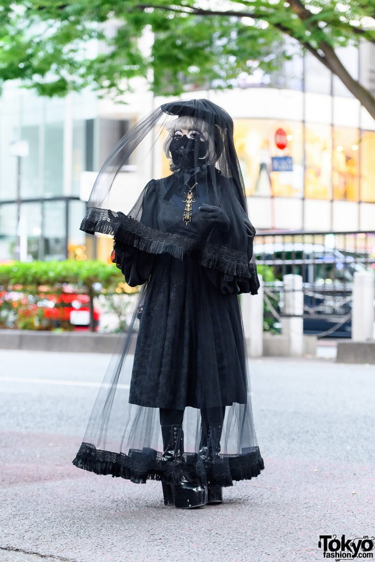 Japanese Shironuri Artist Minori in Dark Remake Harajuku Style w/ Black ...