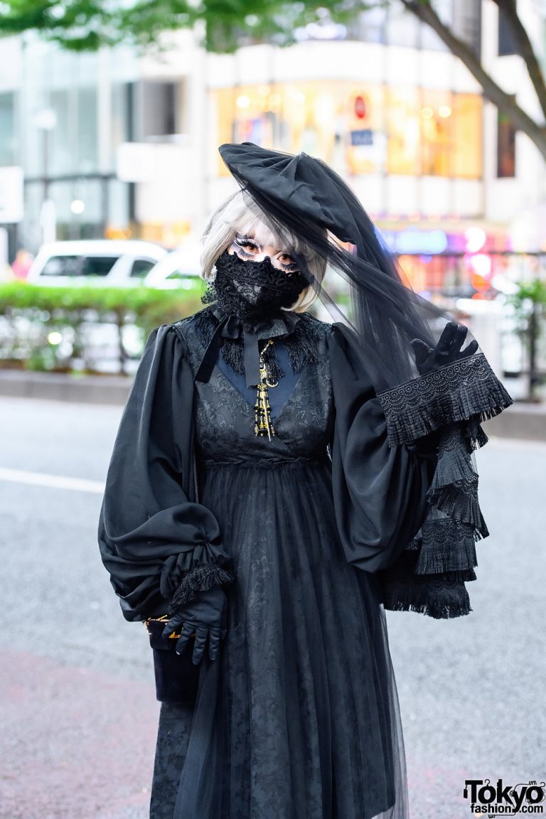 Japanese Shironuri Artist Minori in Dark Remake Harajuku Style w/ Black ...