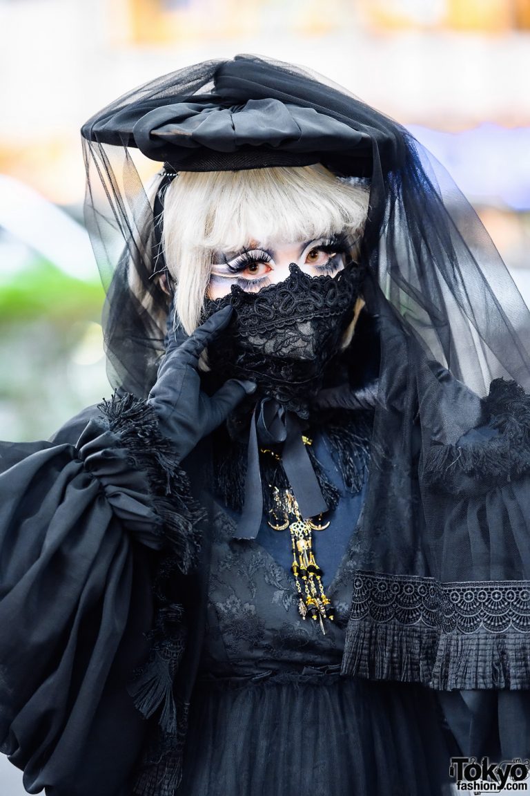 Japanese Shironuri Artist Minori in Dark Remake Harajuku Style w/ Black ...