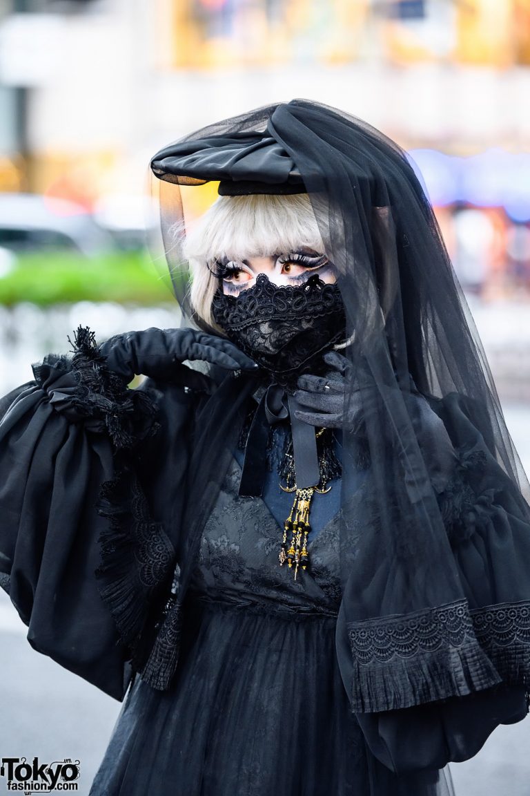 Japanese Shironuri Artist Minori in Dark Remake Harajuku Style w/ Black ...