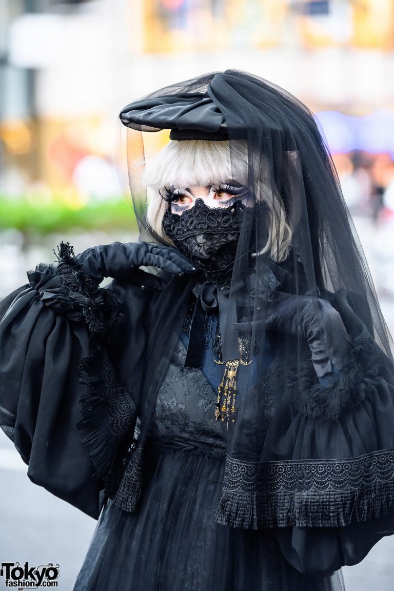 Japanese Shironuri Artist Minori in Dark Remake Harajuku Style w/ Black ...
