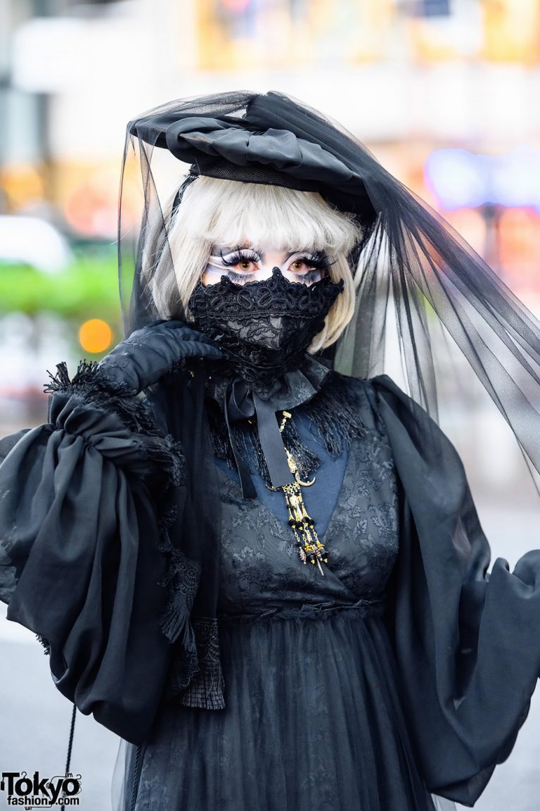 Japanese Shironuri Artist Minori in Dark Remake Harajuku Style w/ Black ...