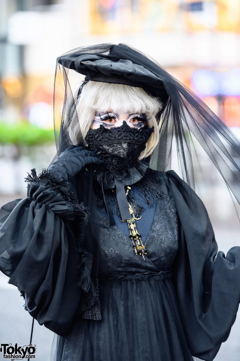 Japanese Shironuri Artist Minori in Dark Remake Harajuku Style w/ Black ...