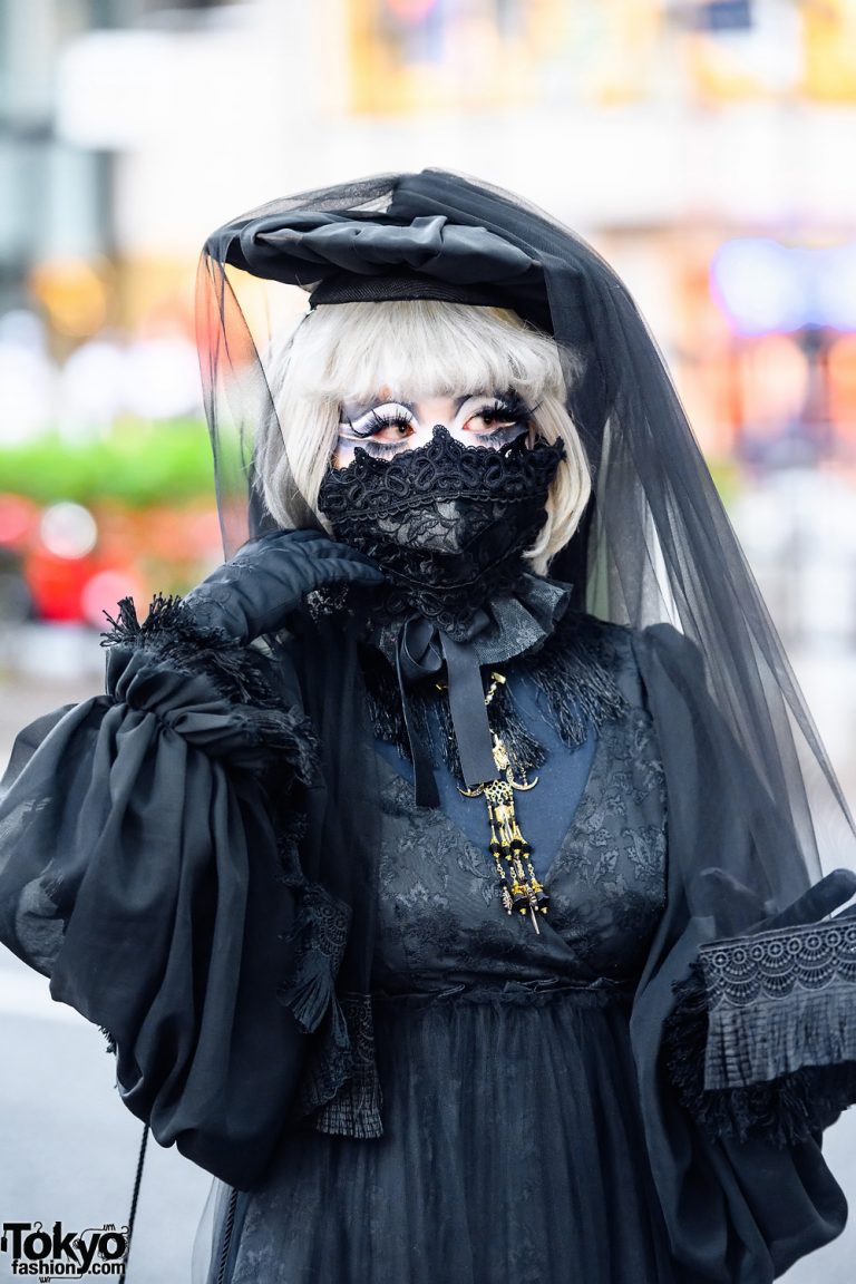 Japanese Shironuri Artist Minori in Dark Remake Harajuku Style w/ Black ...