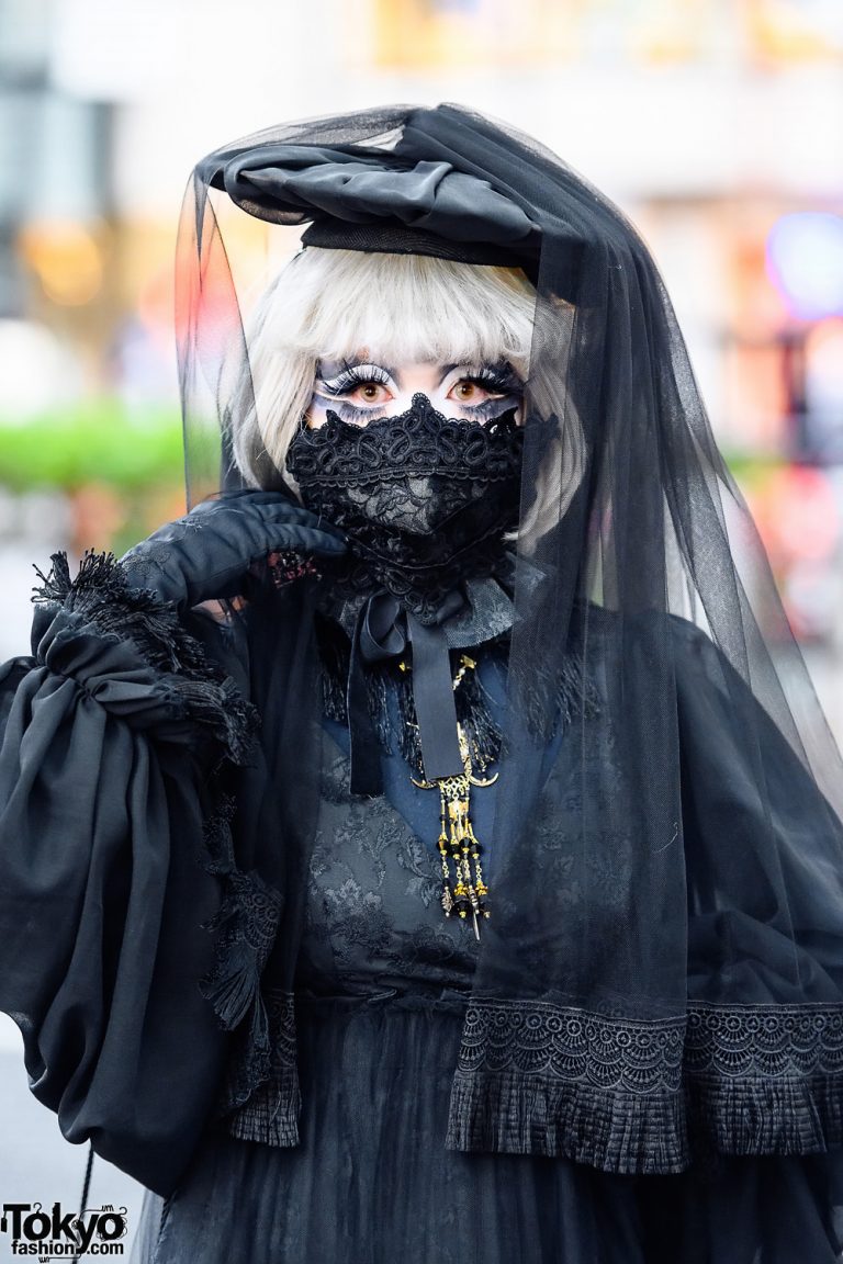 Japanese Shironuri Artist Minori in Dark Remake Harajuku Style w/ Black ...