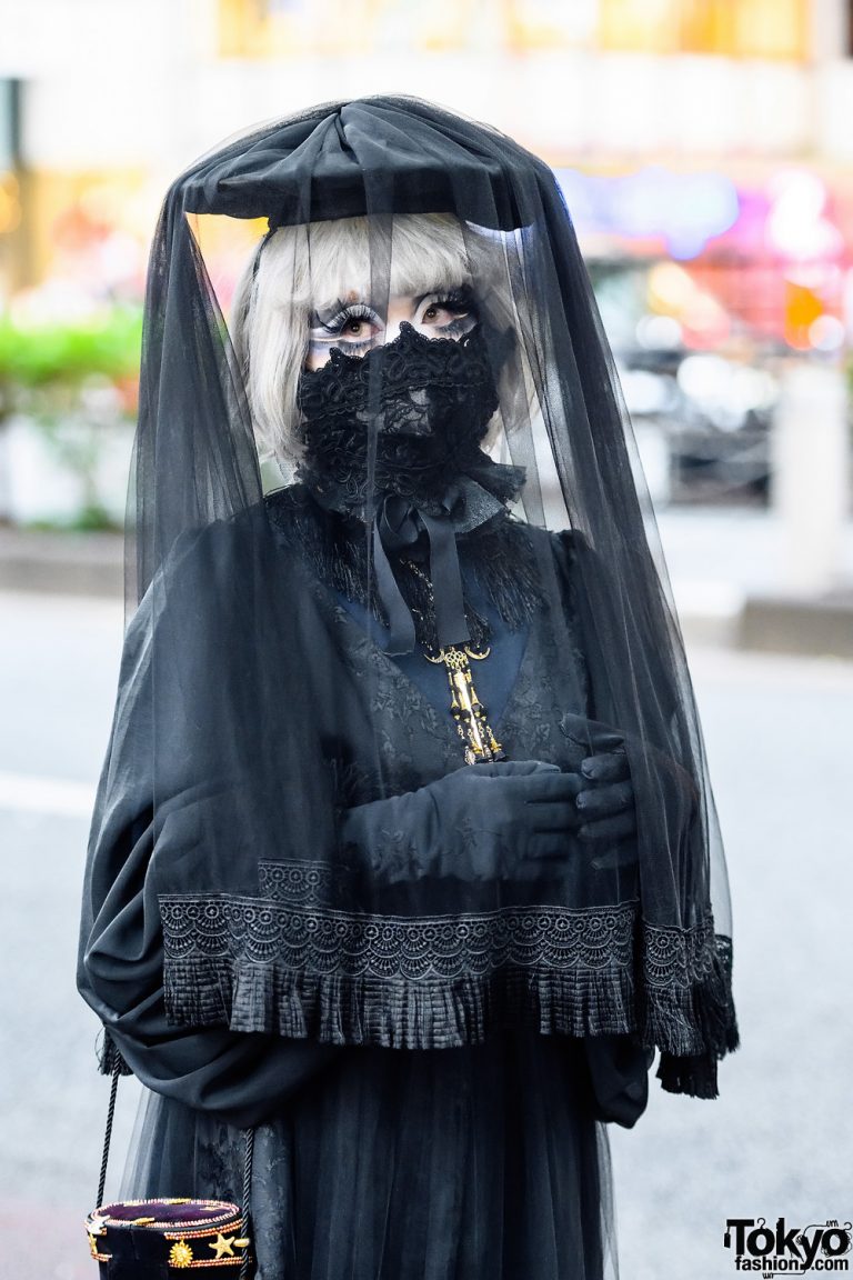 Japanese Shironuri Artist Minori in Dark Remake Harajuku Style w/ Black ...