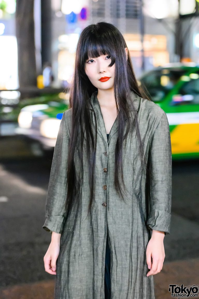 Minimalist Japanese Street Fashion w/ Long Black Hair Style, Vintage ...