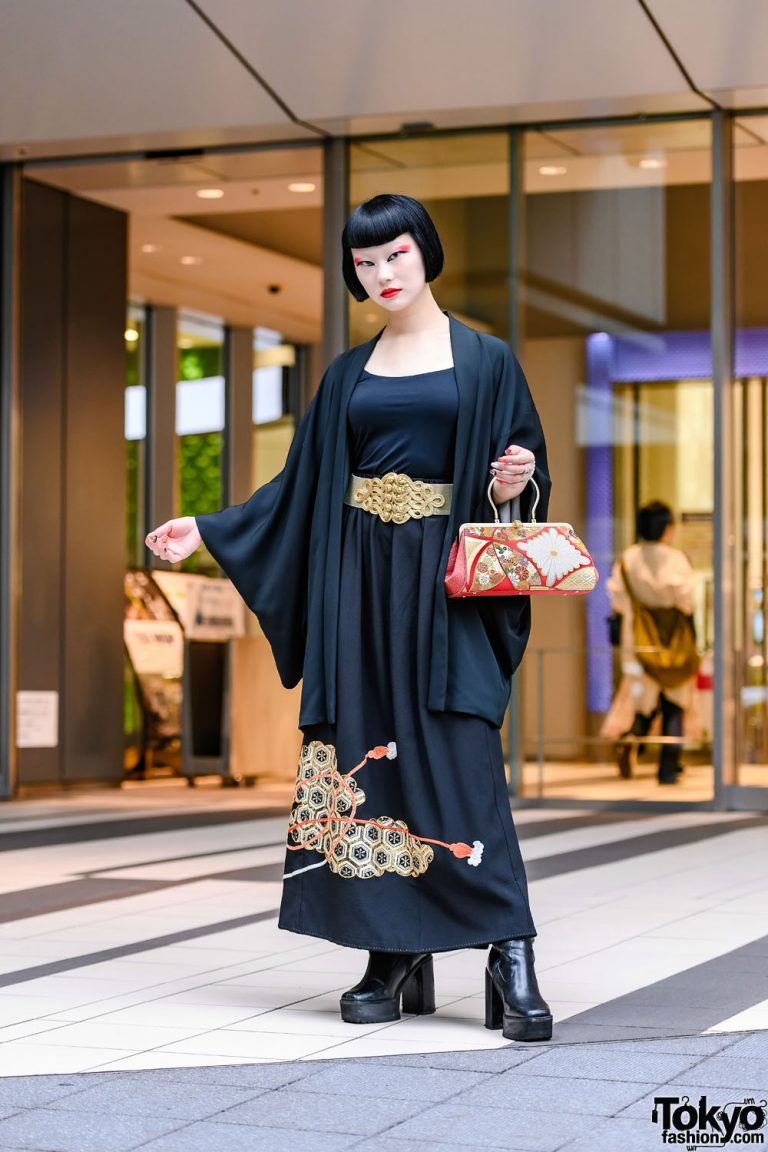 Japanese Fashion & Beauty TikToker in Vintage Kimono Street Style in ...