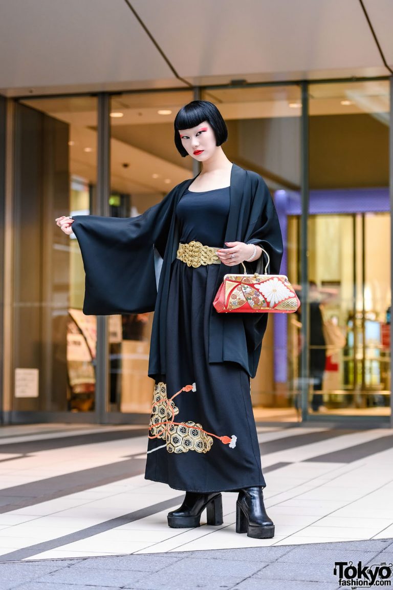 Japanese Fashion & Beauty TikToker in Vintage Kimono Street Style in ...