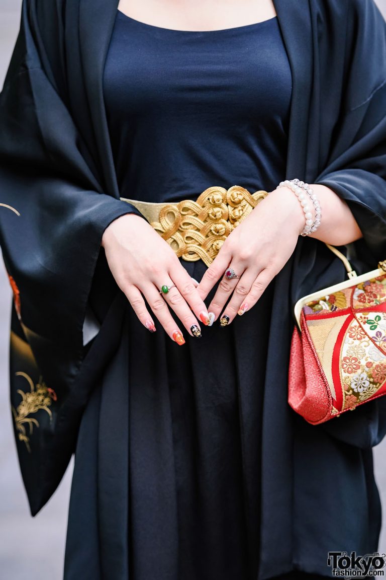 Japanese Fashion & Beauty TikToker in Vintage Kimono Street Style in ...