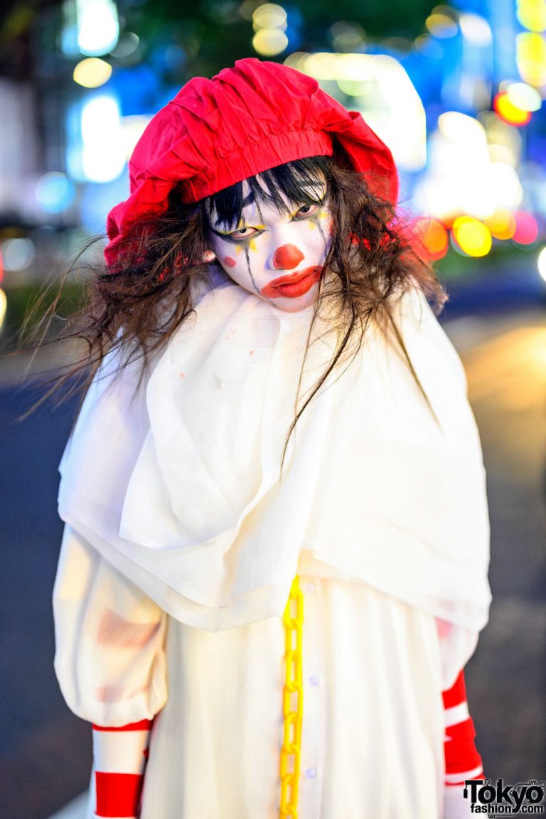 Japanese Clown-Inspired Street Style in Harajuku w/ Hello Kitty ...